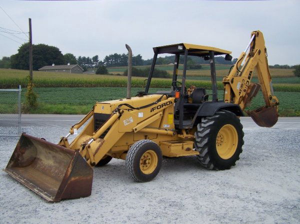 138: Ford 455 D Tractor Loader Backhoe OROPS