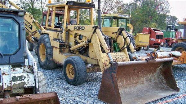 473: Ford 755 B Tractor Loader Backhoe, 3rd Valve - Oct 13, 2008 | G.W ...