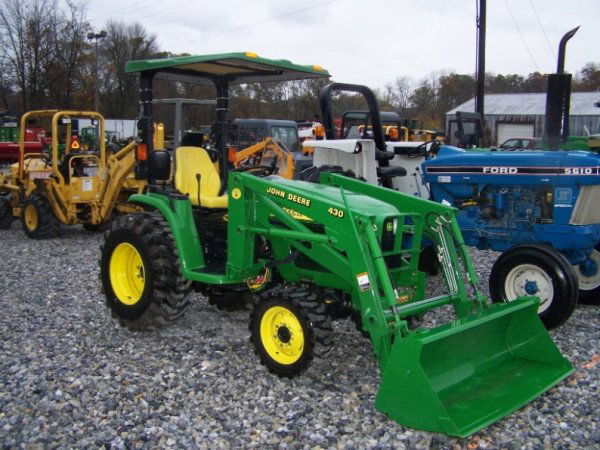 1175: John Deere 4410 4x4 Compact Tractor with Loader