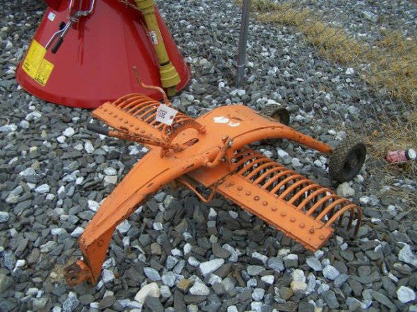 Nice 4' York Rake For Lawn And Garden Tractors
