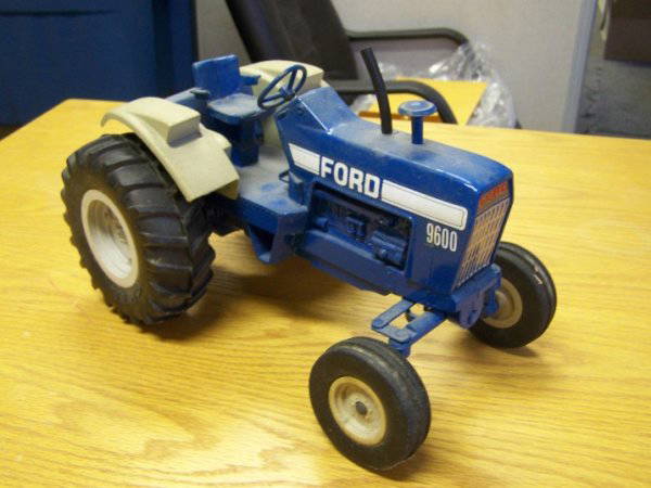 Ford 9600 Toy Farm Tractor