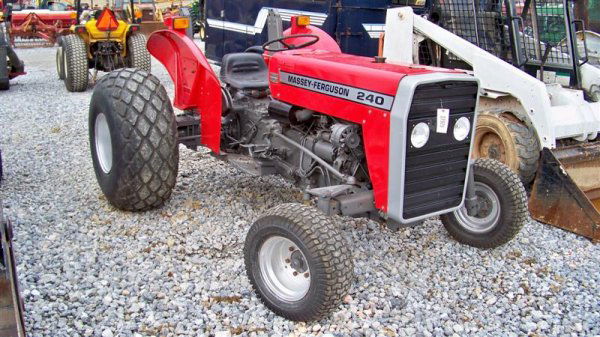 4800: Massey Ferguson 240 Compact Tractor