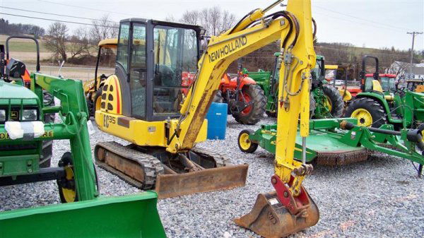 243: New Holland EC35 Mini Excavator with EROPS,