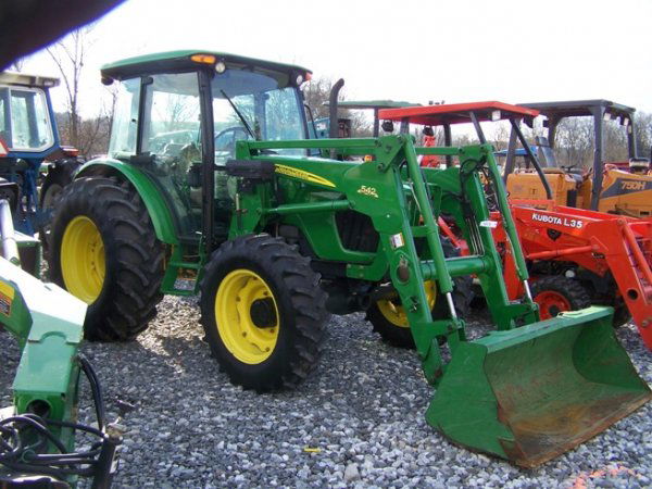 171: John Deere 5525 4x4 Farm Tractor with Cab &Loader