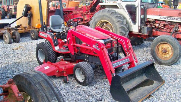 453: Massey Ferguson GC2300 4x4 Tractor with Loader