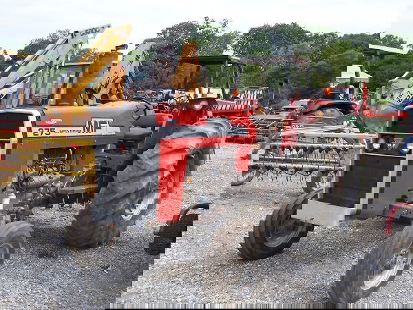 14: Massey Ferguson 275 Tractor