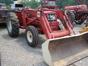 556: International 454 Farm Tractor w/ 2050 Loader!!!!