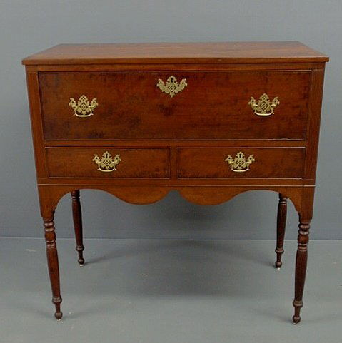 200: Sheraton cherry butler's desk, c.1800, with a fold