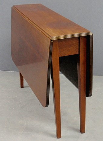 Narrow mahogany drop-leaf table, 19th c., with a reeded
