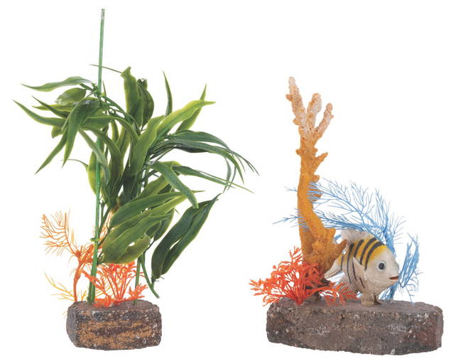 A 20,000 Leagues Yellow Fish & Seaweed Prop Display.