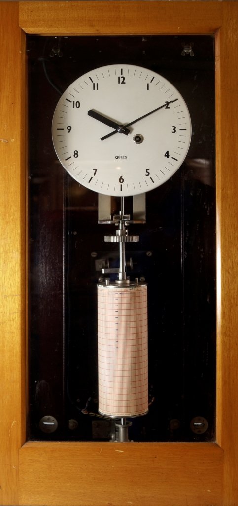 A Gents of Leicester Master clock, 20th century, the