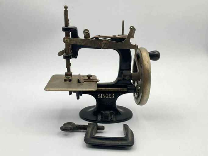 Mini Singer Model 20 Sewing Machine