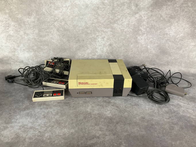 1985 Nintendo Console & Accessories