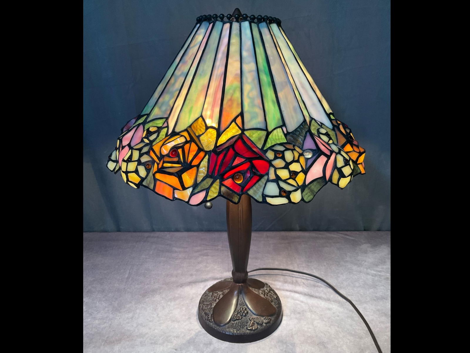 Tiffany Style Leaded Glass Roses Lamp Auction