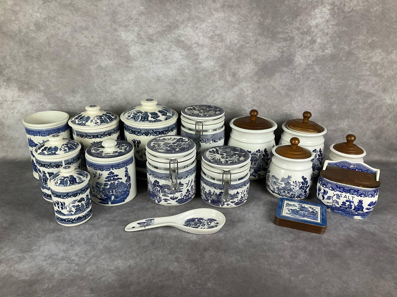 Blue Willow Canister Sets Auction