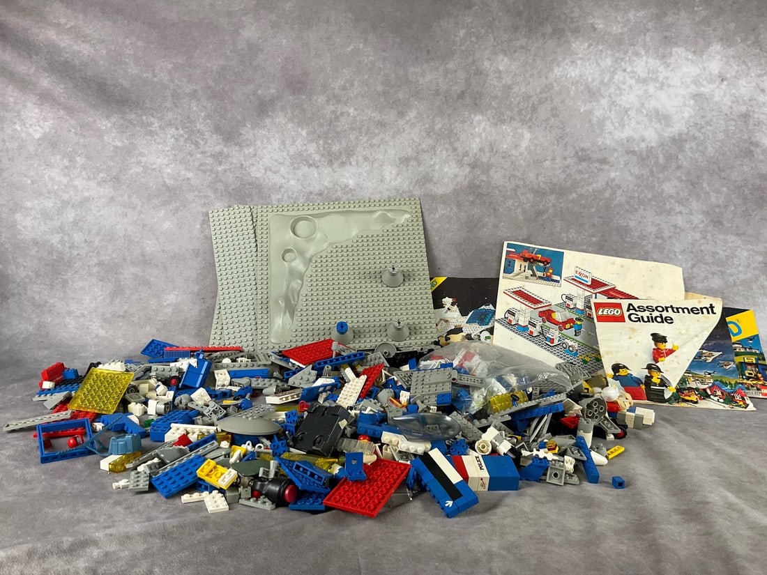 Assorted 1970's & 1980's Legos Auction