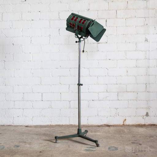 Industrial Green Stage Light On Casters Lupa Udine