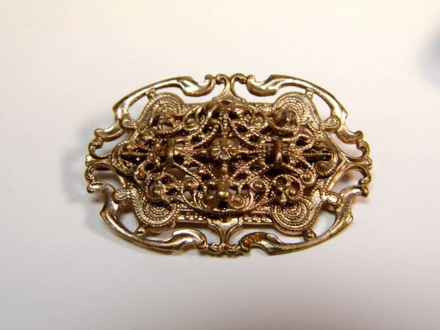 Pretty Antique Filigree Victorian / Edwardian Brooch