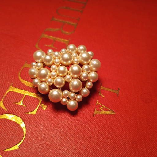 Vintage Costume Pearls Hear Pin