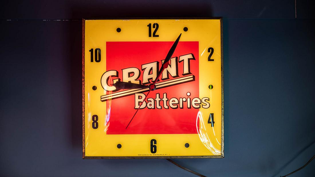 1950s Grant Batteries Lighted Clock Auction