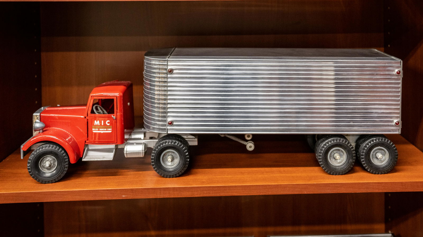 Mic Miniature Semi Truck With Trailer
