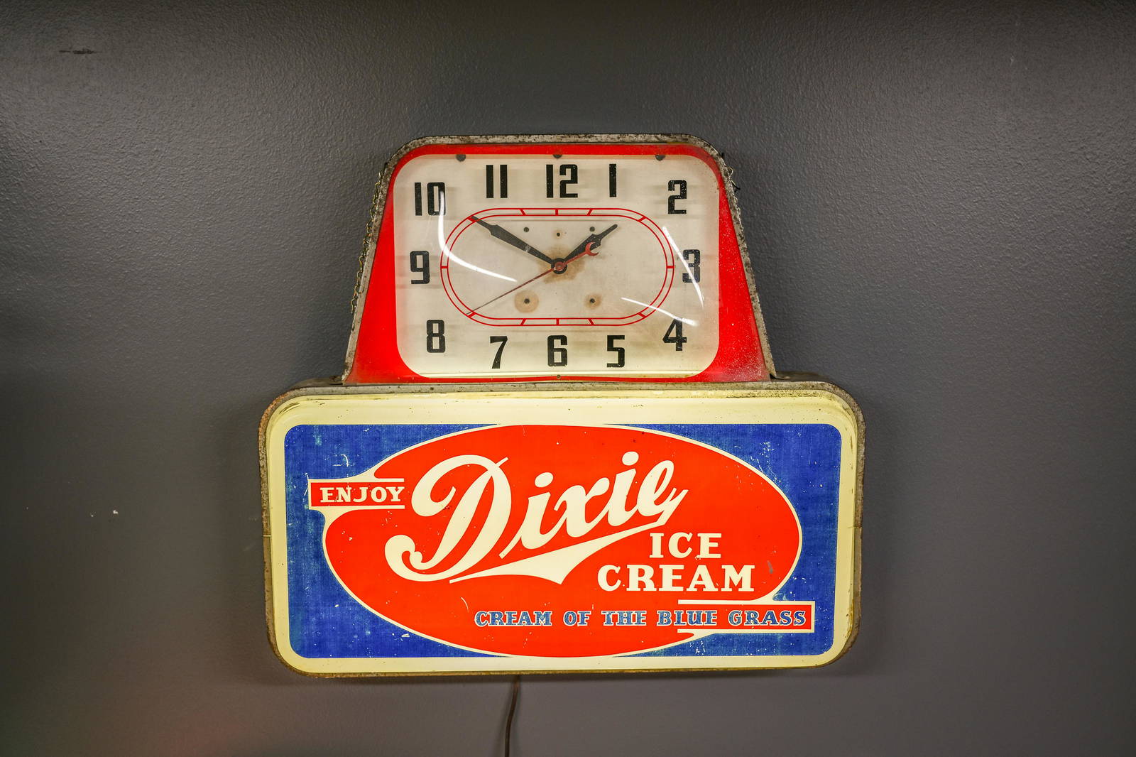 Dixie Ice Cream Single-sided Light-up Clock Auction
