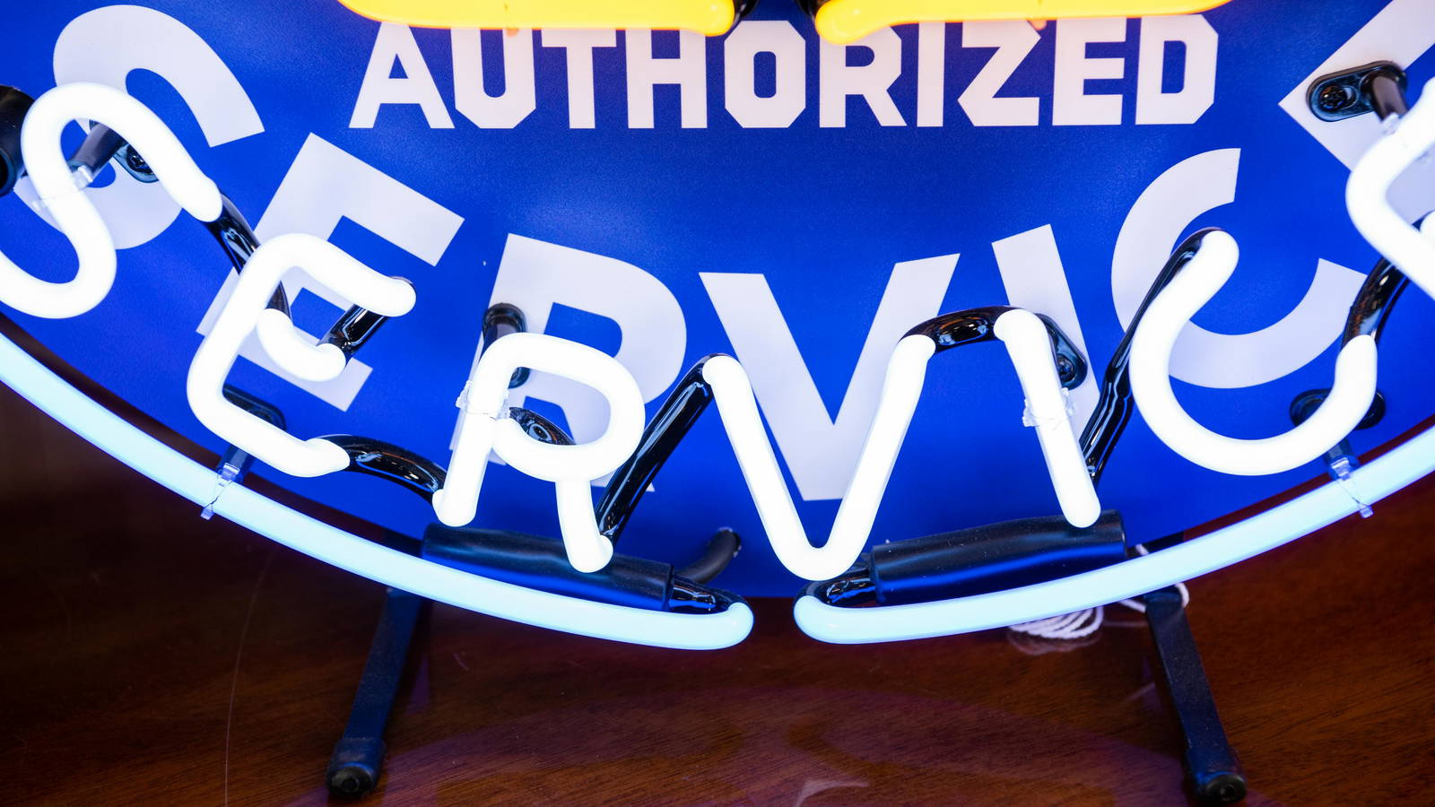 Cadillac Authorized Service Single-sided Neon Sign Auction