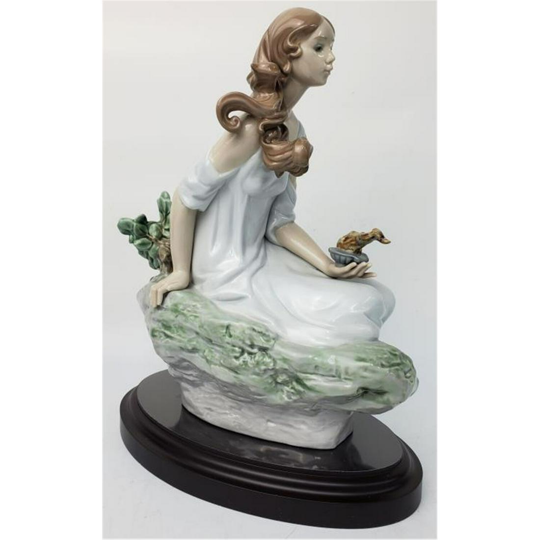 Lladro Privilege Figurine #7703 "muse"