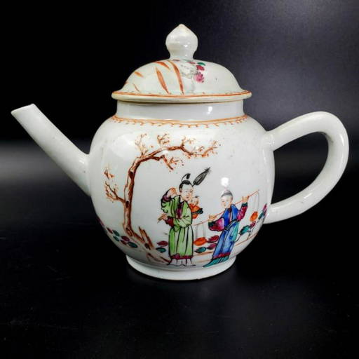 Chinese Qing Dynasty Enameled Porcelain Teapot