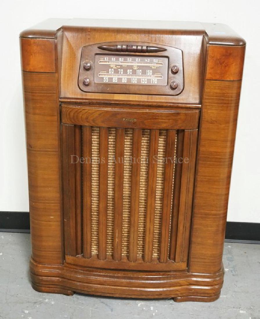 PHILCO FLOOR MODEL SHORT WAVE RADIO. 37 1/2 INCHES
