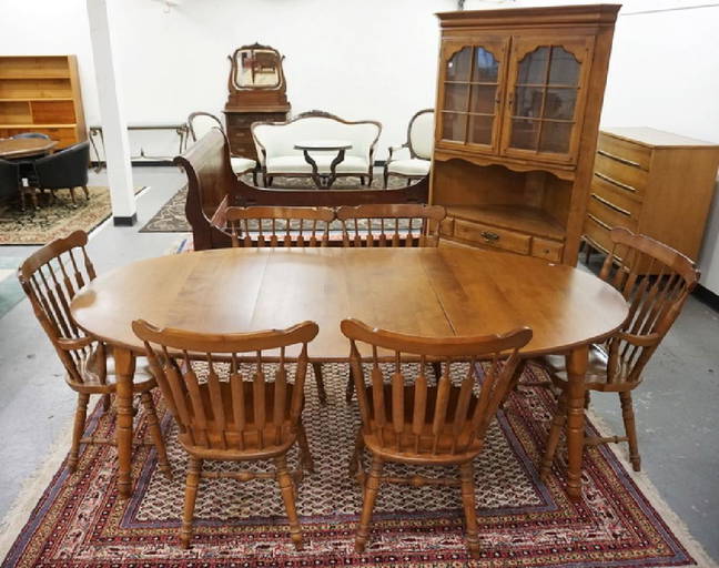 8 Piece Dining Room Set By Temple Stuart. Table, 6