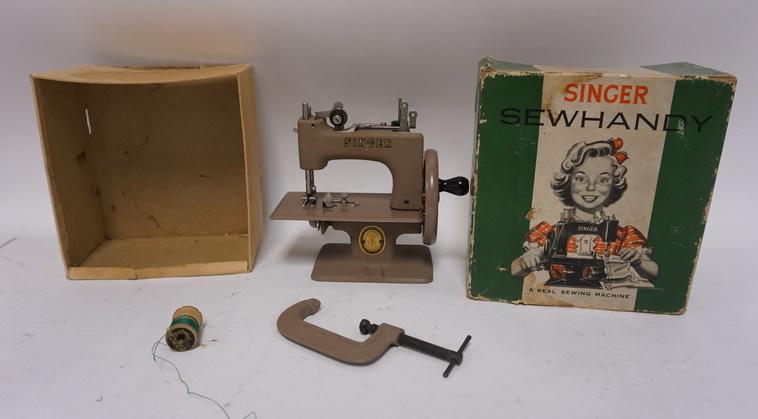 ANTIQUE CHILDS SINGER SEWING MACHINE - May 15, 2020 | Dennis Auction ...