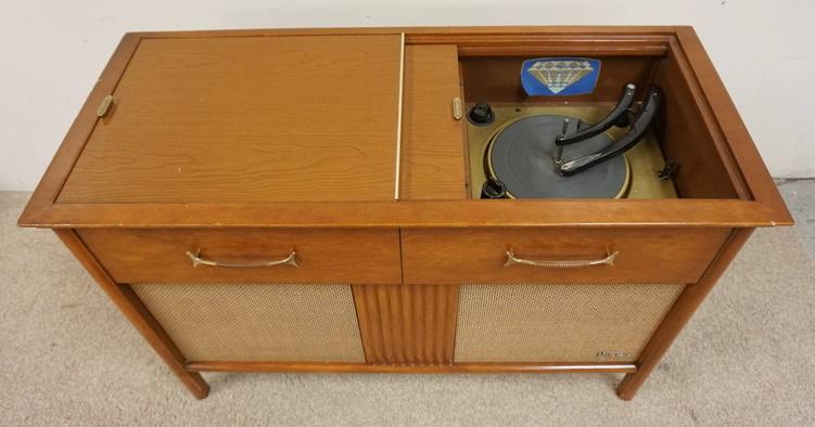 Magnavox Phonograph In A Mid Century Modern Cabinet
