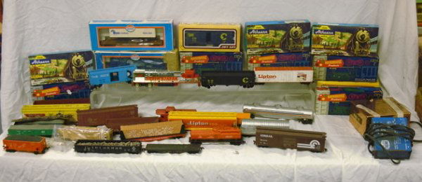 40: BOX OF ASSORTED HO TRAINS & TRANSFORMERS