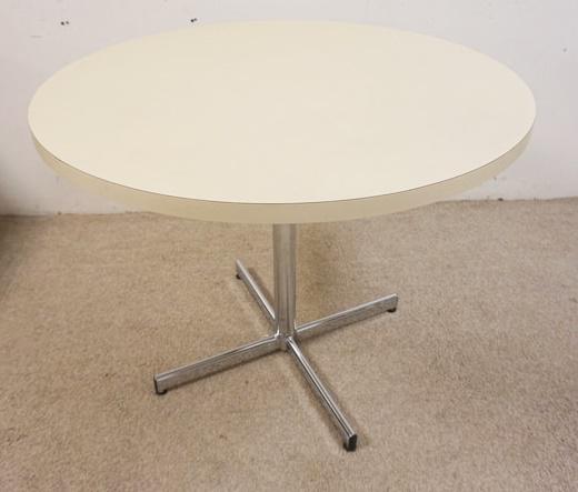 Modern Style Round Formica Table