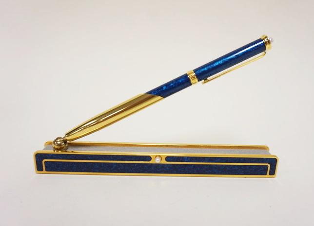 MIKIMOTO ENAMELED PEN AND STAND (#1030) on Dec 09, 2022 | Dennis ...