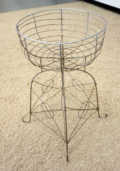 Wire Metal Basket Stand Auction