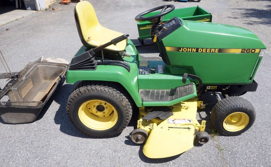 John Deere 260 Garden Tractor Auction