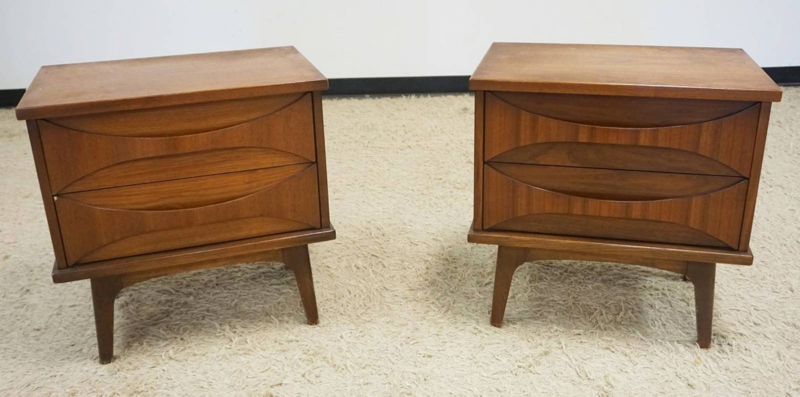 United Furnitur Co Mcm Bed Side Stands Auction