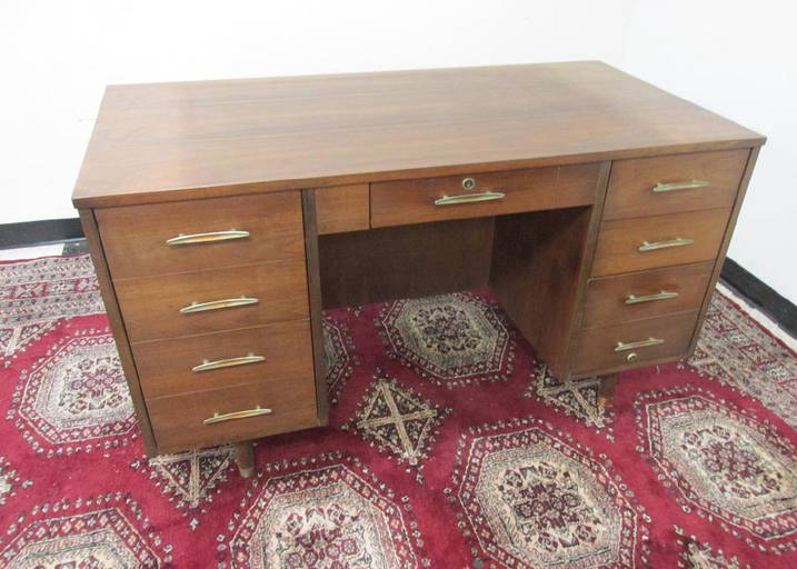 Sligh Lowry Attorney Desk