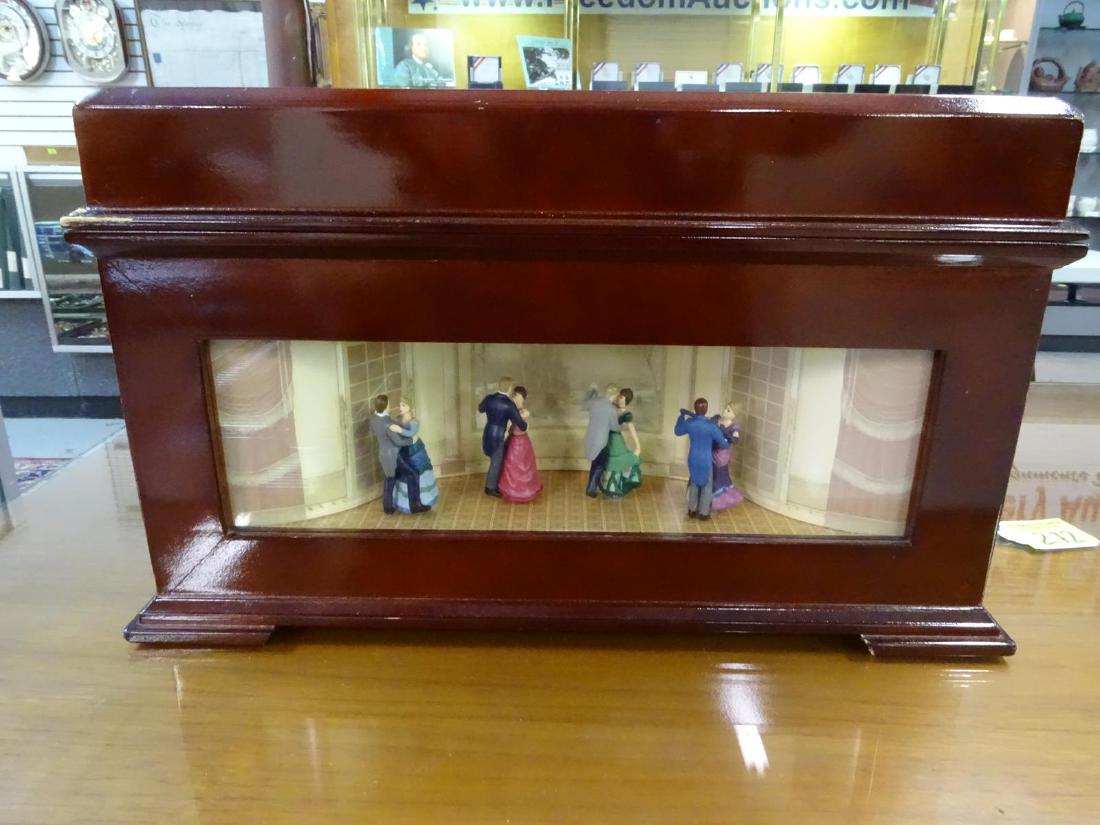 MR. CHRISTMAS ANIMATED MUSIC BOX