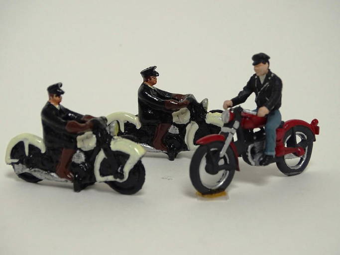 3 Cast Motorcycles/riders, Modeling