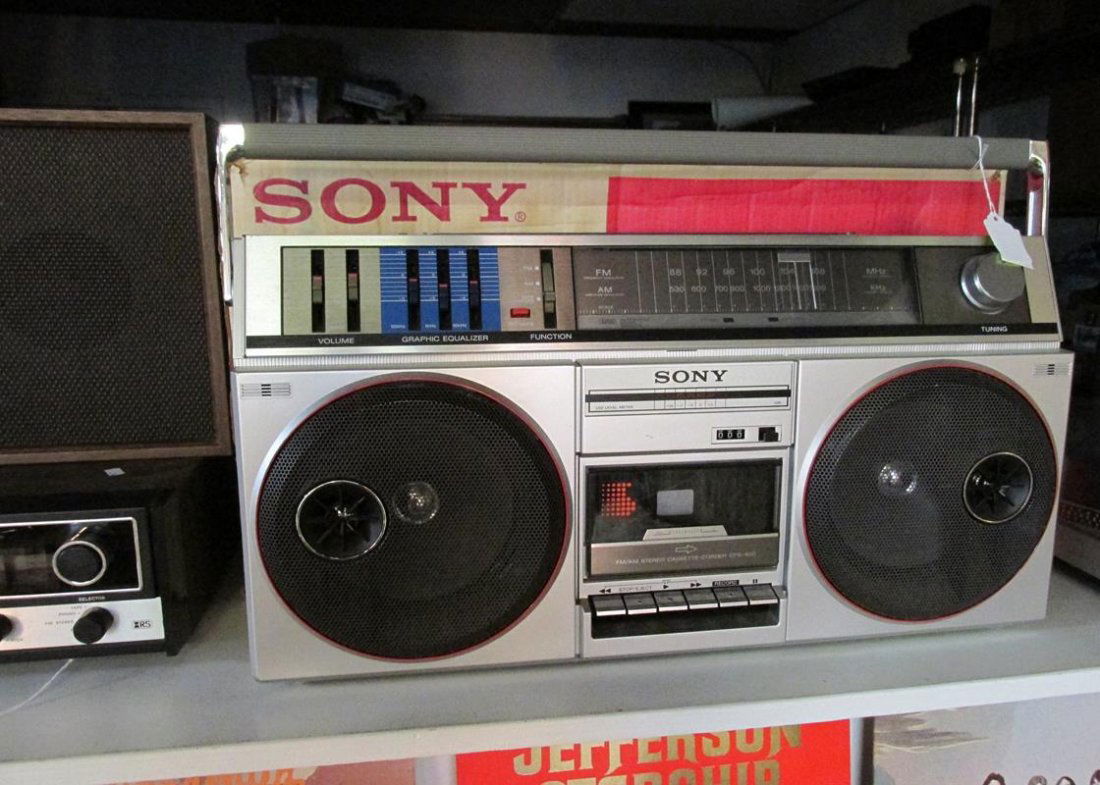 VINTAGE SONY CFS-500 BOOM BOX WITH ORIGINAL CARTON