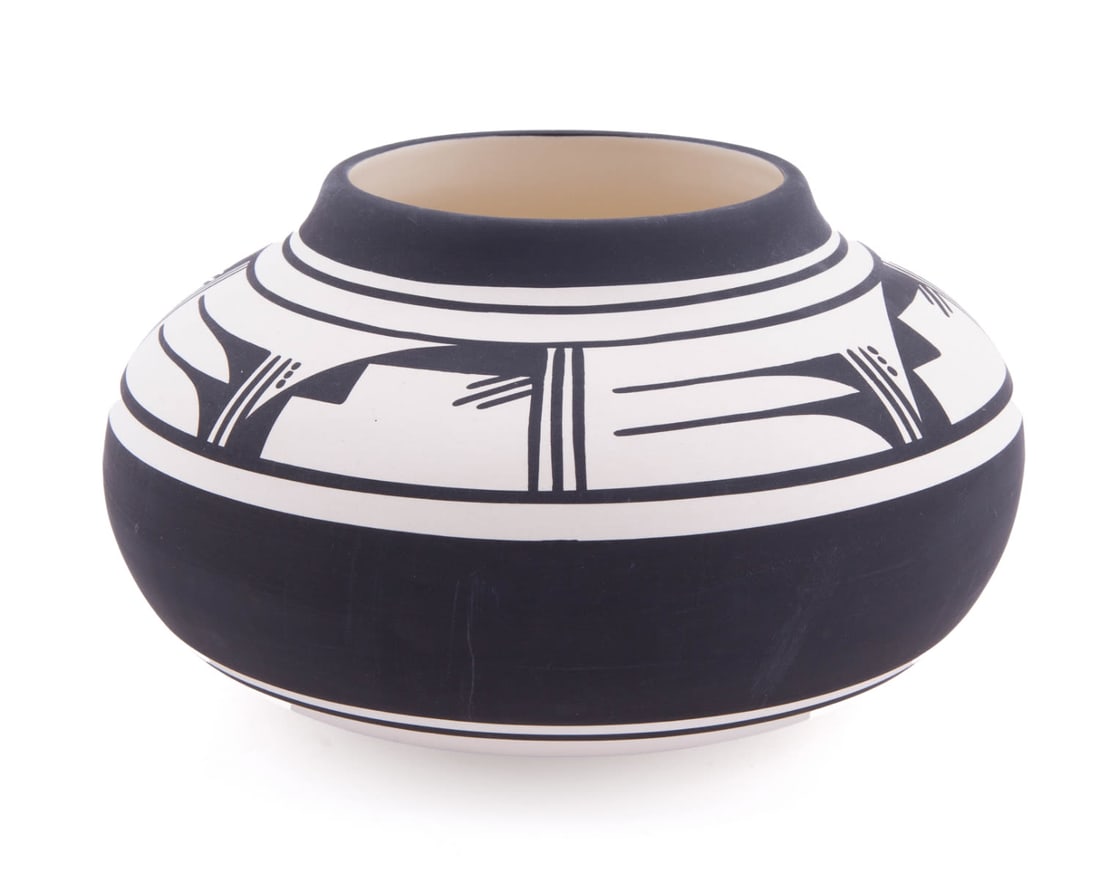 Wing Ute Native American Pottery Vase Auction