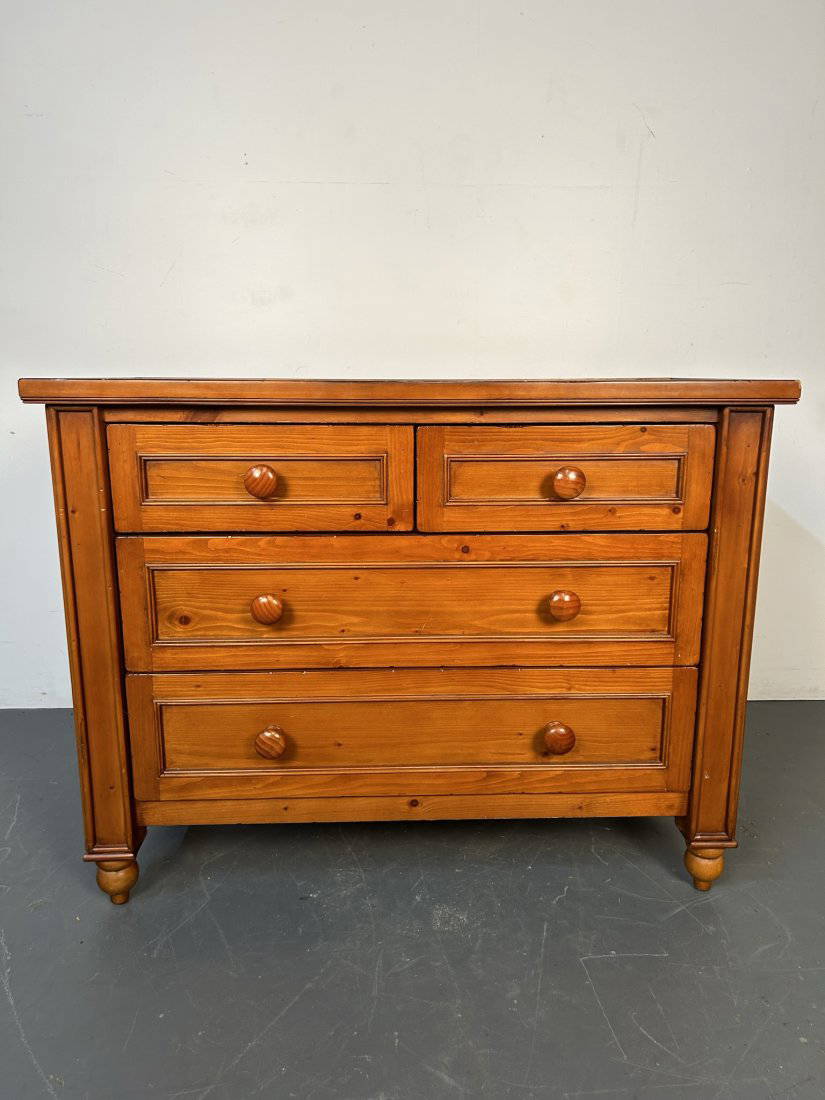 Pottery Barn Kids Thomas Four Drawer Dresser Auction