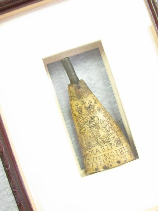 Finely Engraved 18th Century Powder Horn