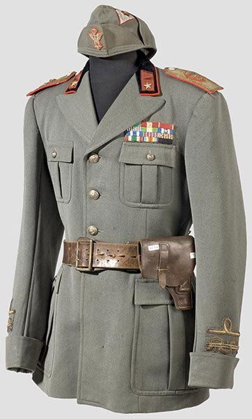 Uniformensemble für einen Brigadegeneral - May 02, 2006 | Hermann ...