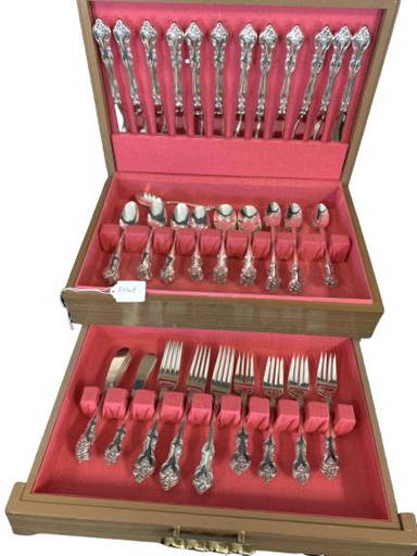 International Deep Silver 93 Pc Flatware Service