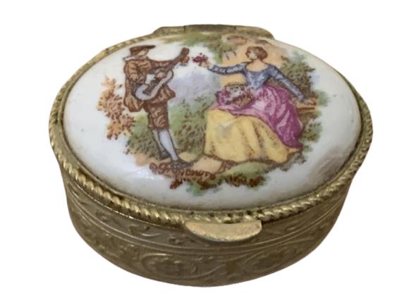 Vintage Serves Style Pill Box