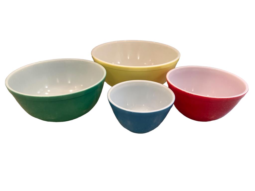 Vtg Set Of Pyrex Multi Colored Mixing Bowls
